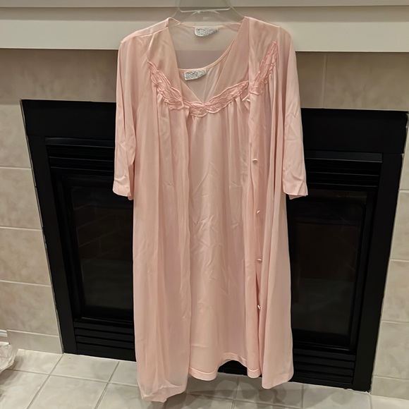 vassarette | Intimates & Sleepwear | Vassarette Pink Silky Sleeveless ...